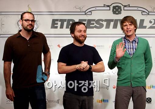 데스 캡 포 큐티 한국에 우리 음악 알리고싶다