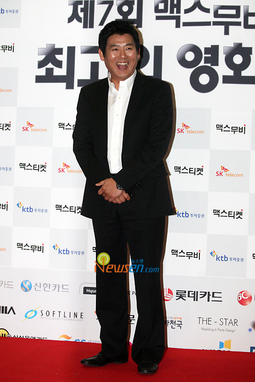 포토엔 성동일 남자 조연배우상을 받게 돼 너무 기뻐요