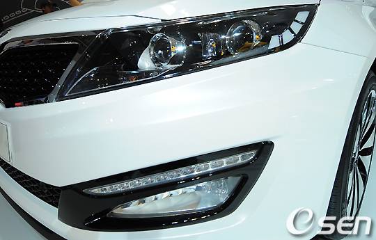 사진 K5의 포인트는 Led 포지셔닝 램프