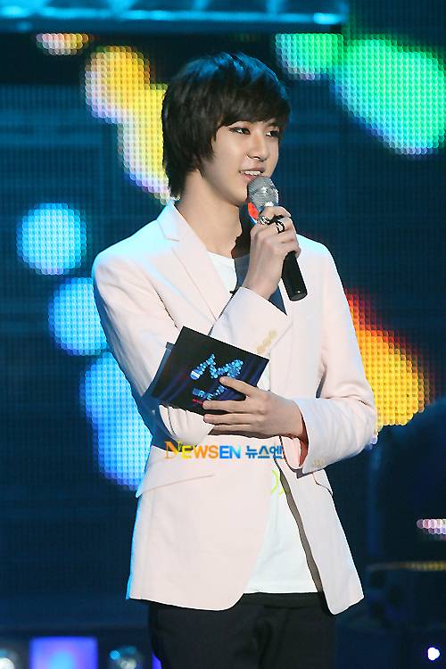 [포토엔]The M Wave, MC천둥 오늘은 크리스탈 없이 저 혼자랍니다