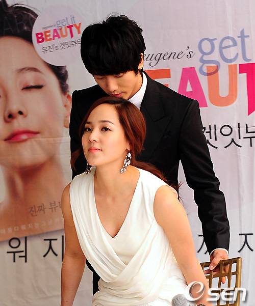 [사진]매너남 기태영,'유진씨 앉아요'