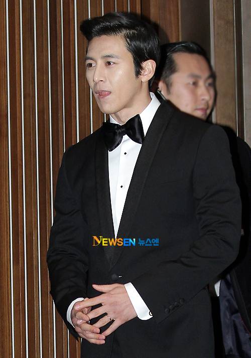 포토엔 새신랑 고수 결혼식 앞두고 긴장된 표정