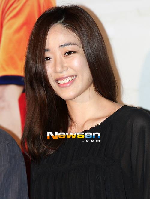 포토엔 김효진 결혼 하더니 더욱 예뻐졌네~