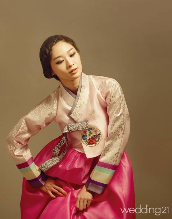 한복화보 한복이야기 아씨 절제된 우아함의 전통 한복 컬렉션