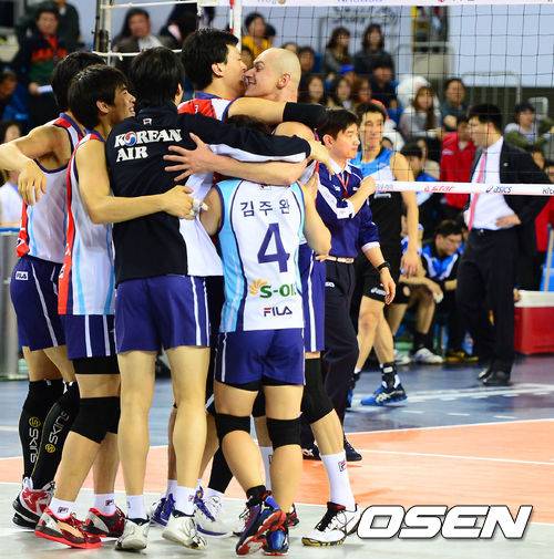 [사진]대한항공,'세트 스코어 3-2로 PO 1차전 승리!'