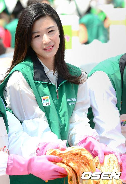 [사진]전지현, '제가 만든 김치 어때요~'