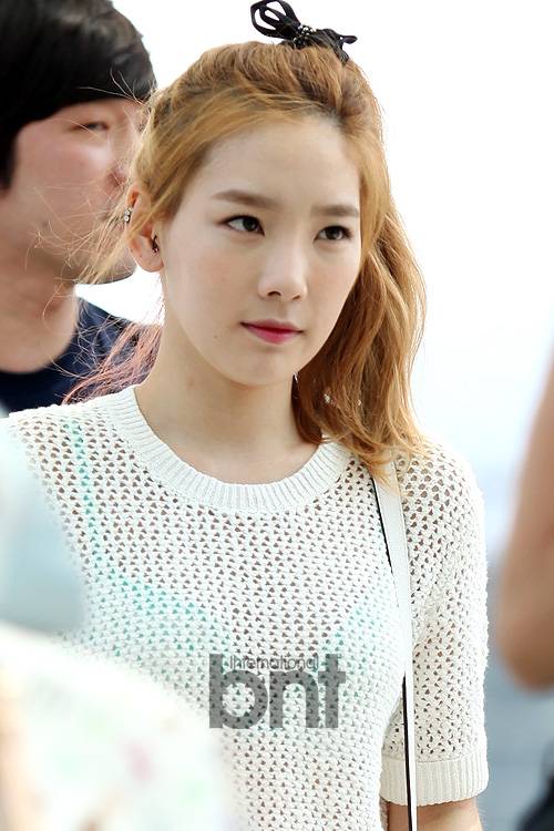 Bnt포토 소녀시대 태연 섹시 공항패션에 시선 고정~