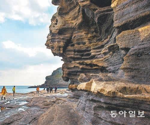 제주 제주 용머리해안∼산방산 도보길 만든다