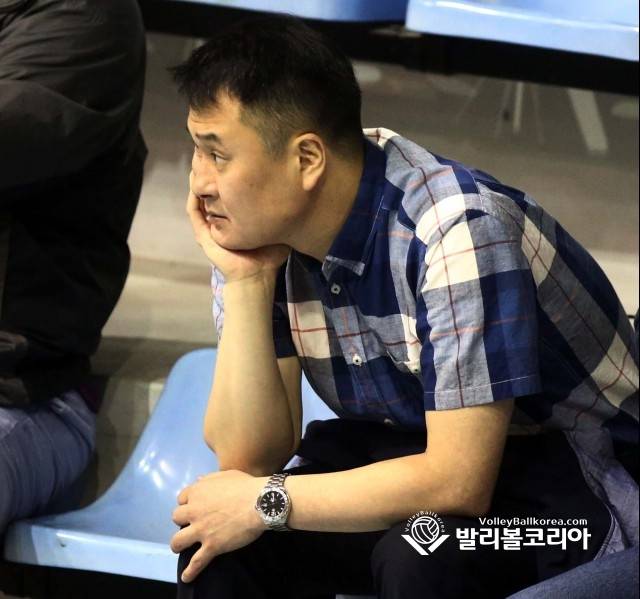 【포토】경기 지켜보는 도로공사 이호감독