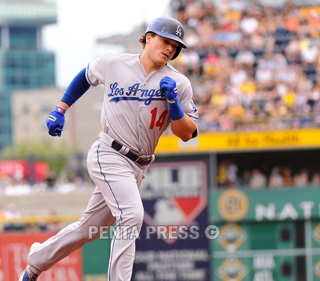 포토 2런 홈런 베이스 도는 키케 에르난데스 Mlb La 다저스 Vs 피츠버그 파이어리츠 12