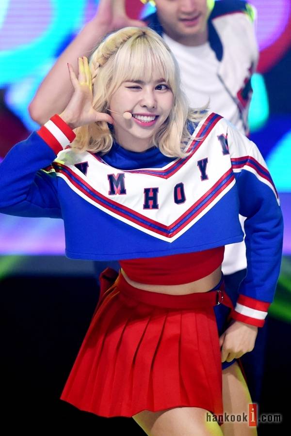 마이비 눈빛까지 사랑스러운 금발 소녀들