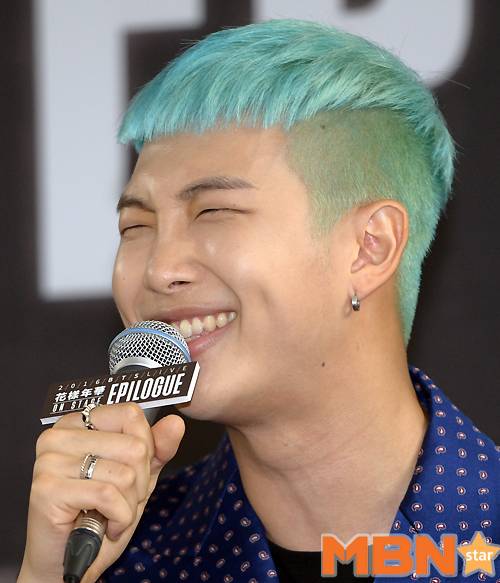 방탄소년단 랩몬스터 '매력적인 보조개 미소' [MBN포토]