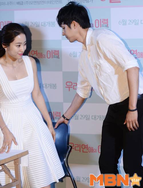 신민철 '전혜빈 의자 빼주는 젠틀함' [MBN포토]