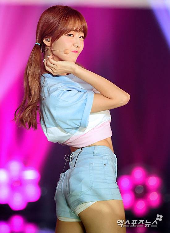 라붐 유정 새초롬한 표정 포토