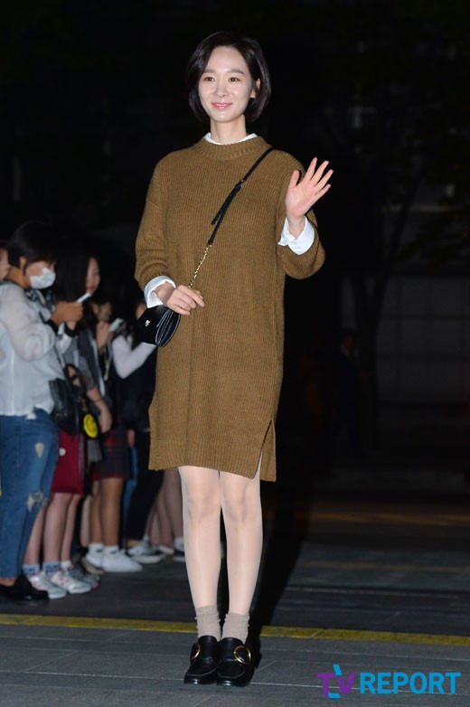T포토 한수연 수줍은 포즈