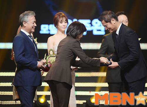 양의식 회장 '임주완 수상 축하해' [MBN포토]