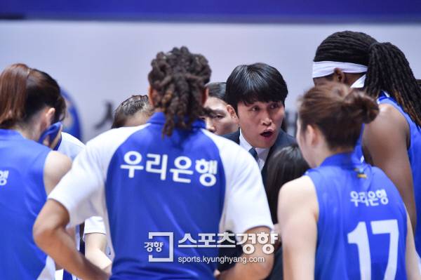 우리은행 다시 만난 신한은행에 18점차 설욕