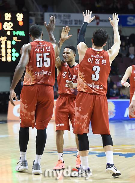 '사이먼-이정현 39점 합작' KGC, LG에 완승.. 단독 2위 수성