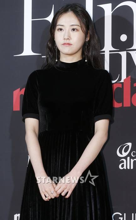 포토 허가윤 못 본 새 더 예뻐진 미모