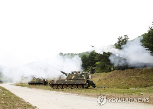 육군 2군단 포병여단 K 9 자주포 사격