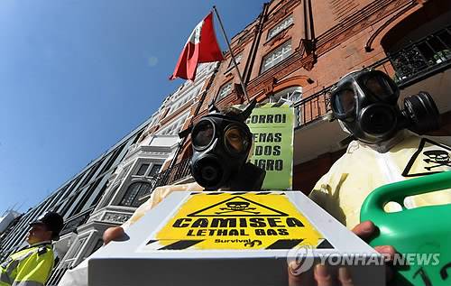 BRITAIN AMZAON GAS PROTESTS