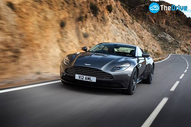 AMG 엔진 얹은 애스턴마틴 'DB11' 공개 임박 | 더드라이브