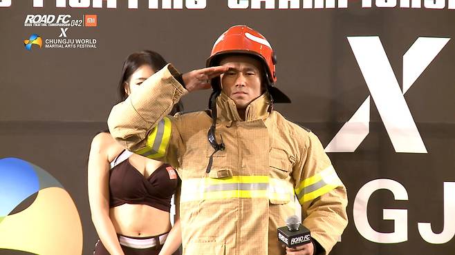 ROAD FC 042 D-1] "안전하십니까!" '소방관 파이터' 신동국의 멋진 한마디