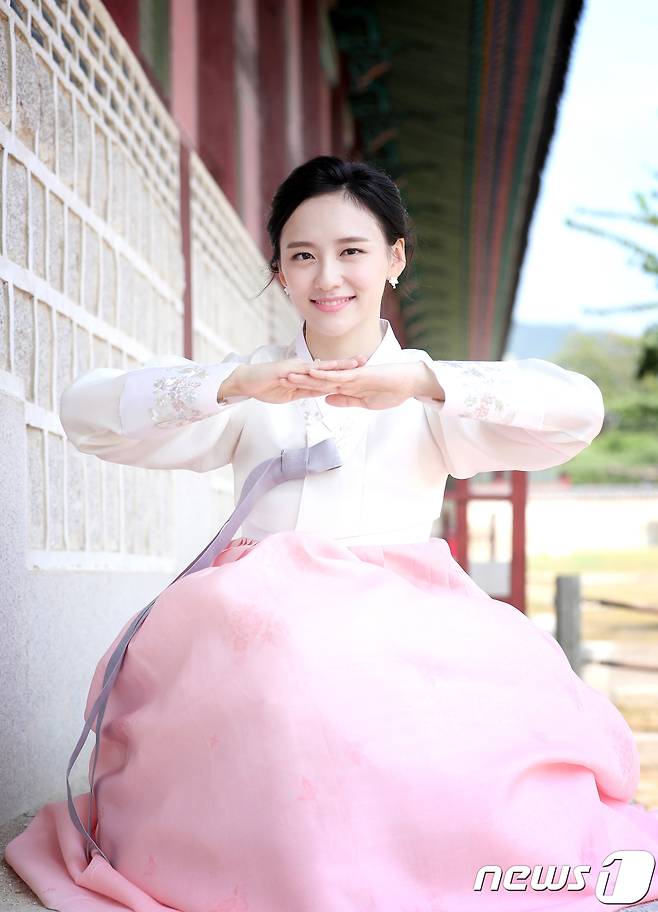 박지현 한복 곱게 차려입고 추석 인사