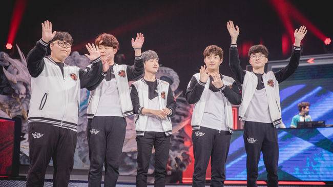 [롤드컵] SK텔레콤, 놀라운 집중력 끌어내며 EDG 꺾고 2연승