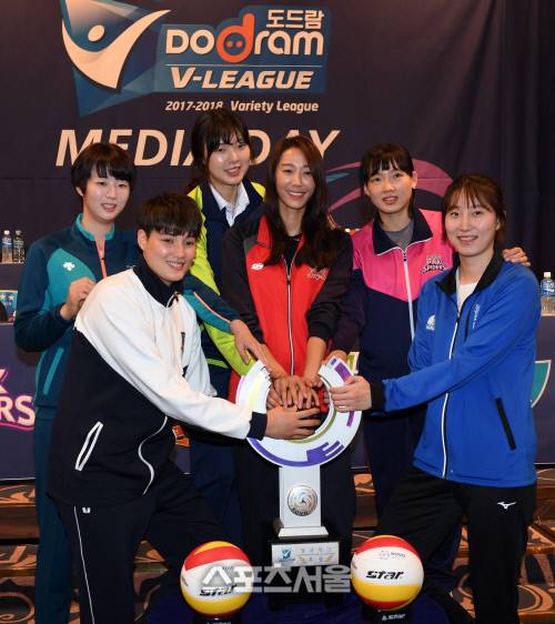 Ss포토 V리그 여자부 미디어데이 우승 트로피의 주인공은