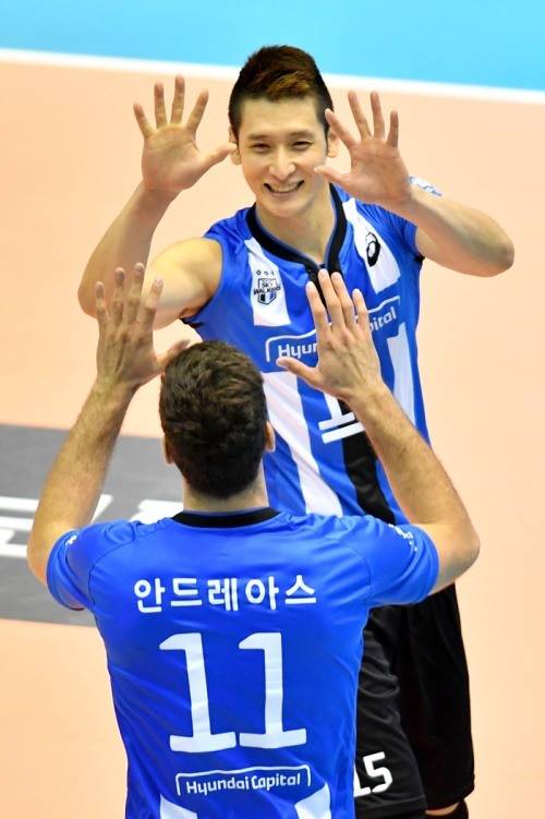 V리그 현대캐피탈 우리카드에 3 1 제압