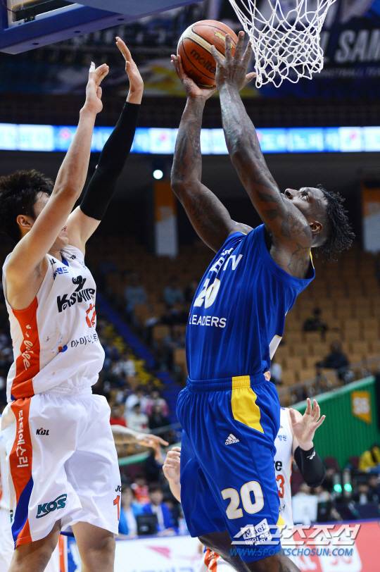 [포토] 라틀리프, 골밑의 왕!