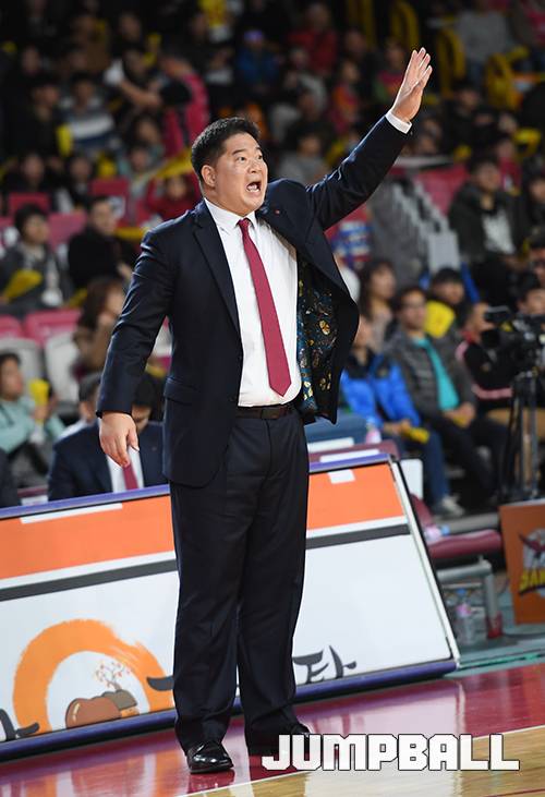 벤치명암 집중력 싸움에서 희비갈린 김승기·현주엽 감독