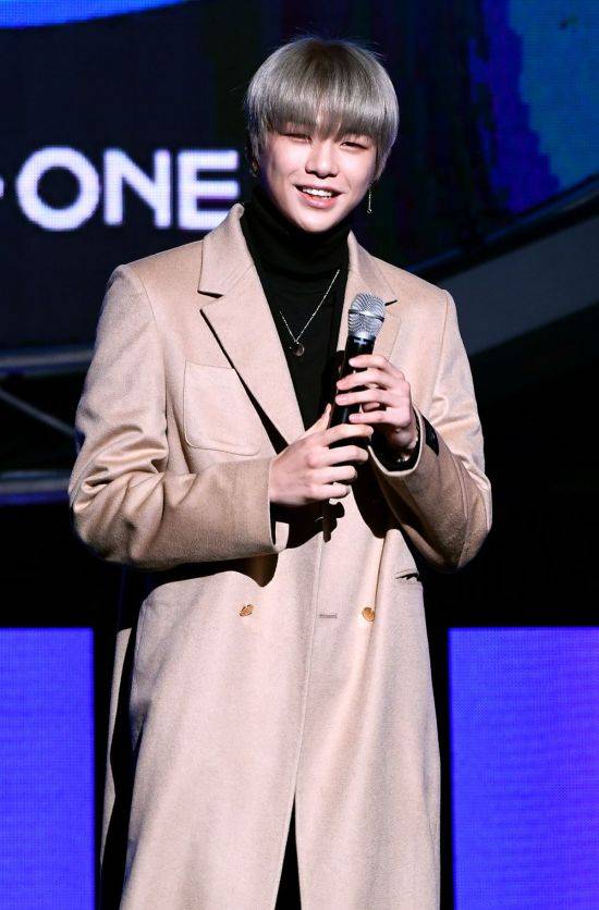St포토 강다니엘 해맑은 미소