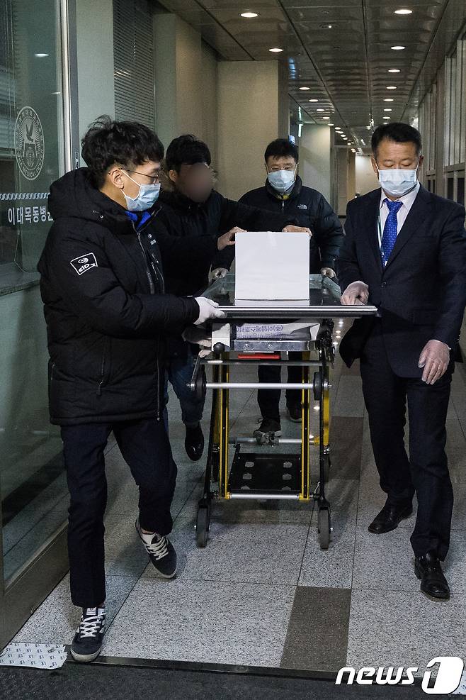 이대목동병원 사망 신생아 부검 위해 이동