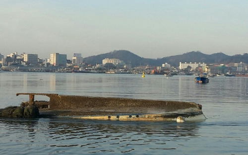 수문서 방류된 물에 배 3척 파손어민 조업 어떻게 하나