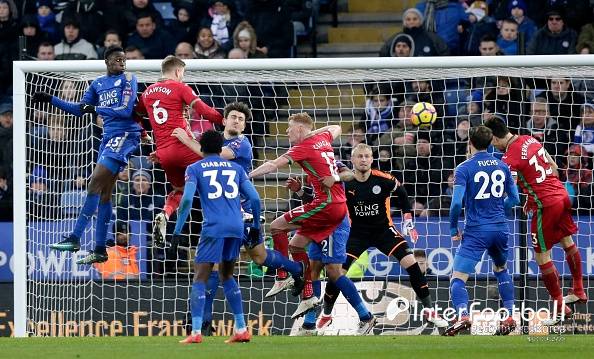 [EPL 리뷰] '기성용 1도움' 스완지, 레스터와 1-1 무승부..4G 무패