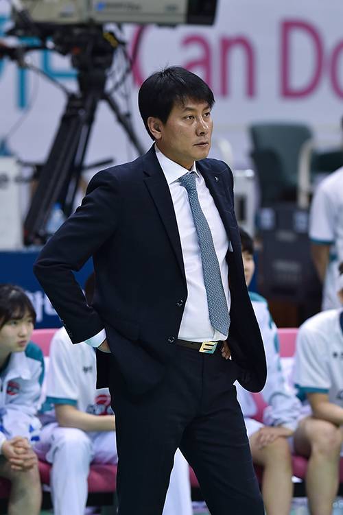 [W라커룸에서] '1승이 급한' KDB-KEB, 강이슬 움직임에 주목