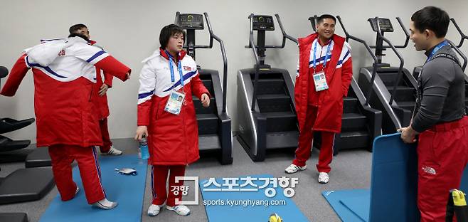 취재진이 부담스런 北 크로스컨트리 일 없습네다