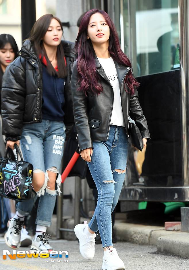 포토엔hd 우주소녀 보나 찢어진 스키니입고 뮤직뱅크 출근