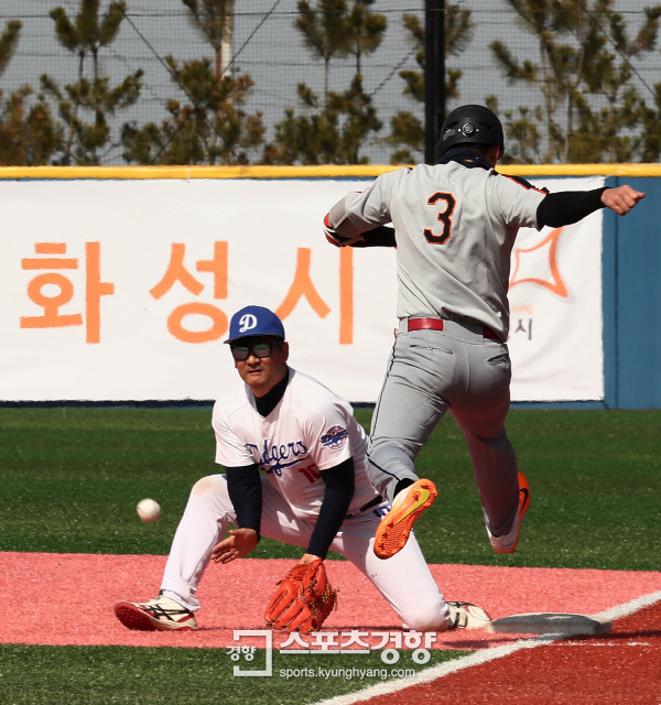 스경포토 경향신문 봄날야구 119 김승환 나비처럼