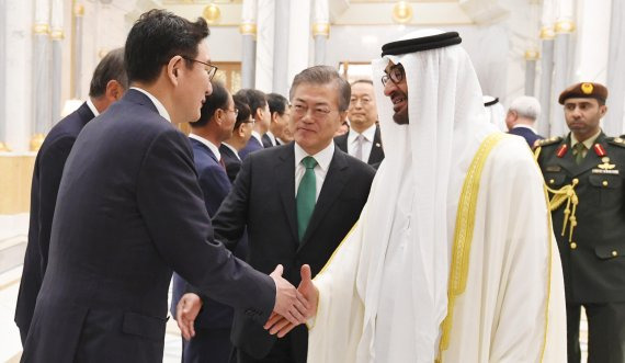 Uae공식방문 文대통령 Mb때 Uae 비밀군사협약 큰 틀 유지 가닥실리외교 택해