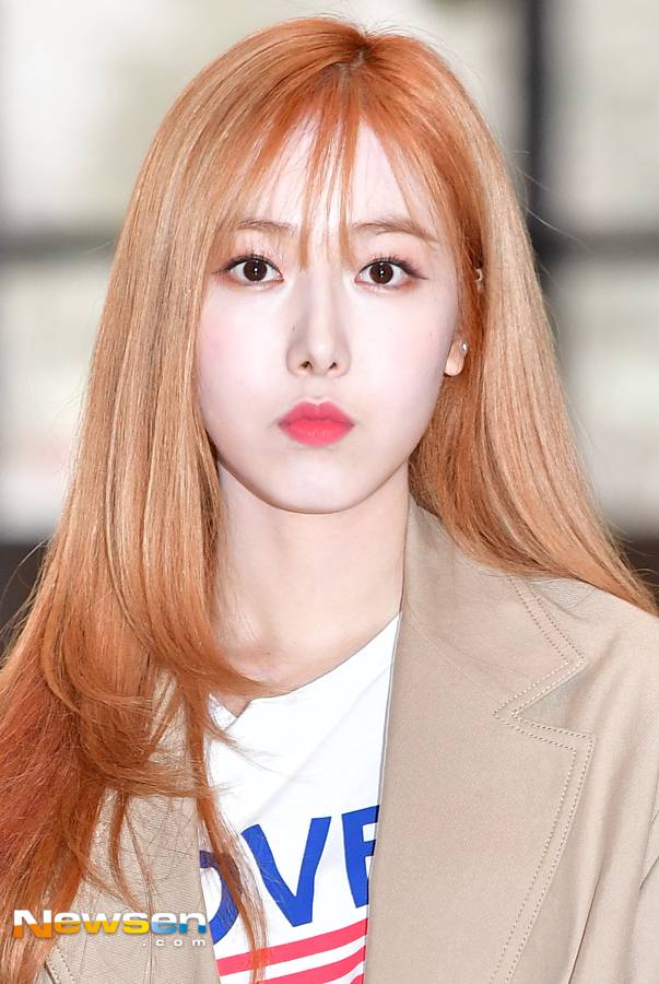 [포토엔HD] 여자친구 신비 '이른 아침 풀메이크업 미모'(공항패션)