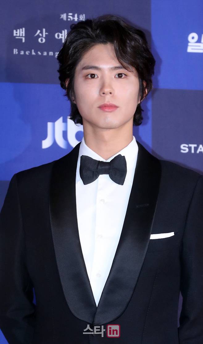 포토 박보검 동그랗게 뜬 귀여운 눈