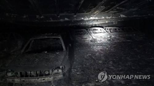 폭격 맞은 전쟁터 방불인천항 화재 화물선 내부 공개