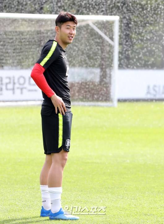 포토 손흥민훈련준비 끝