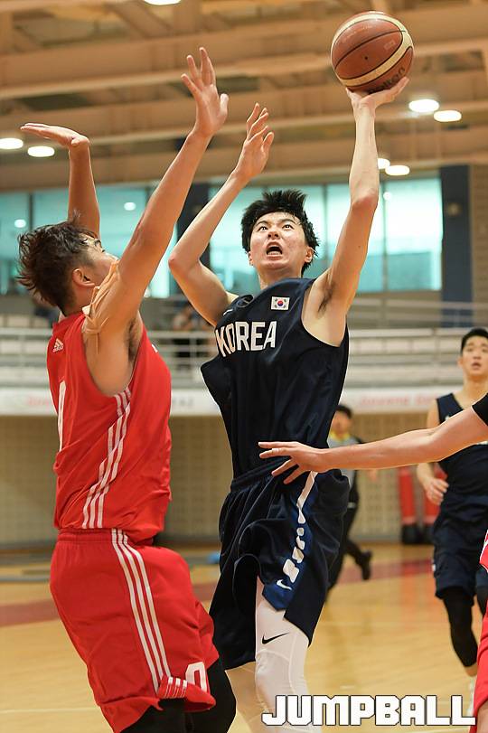 [JB포토] 골밑 공격하는 U18 이현중