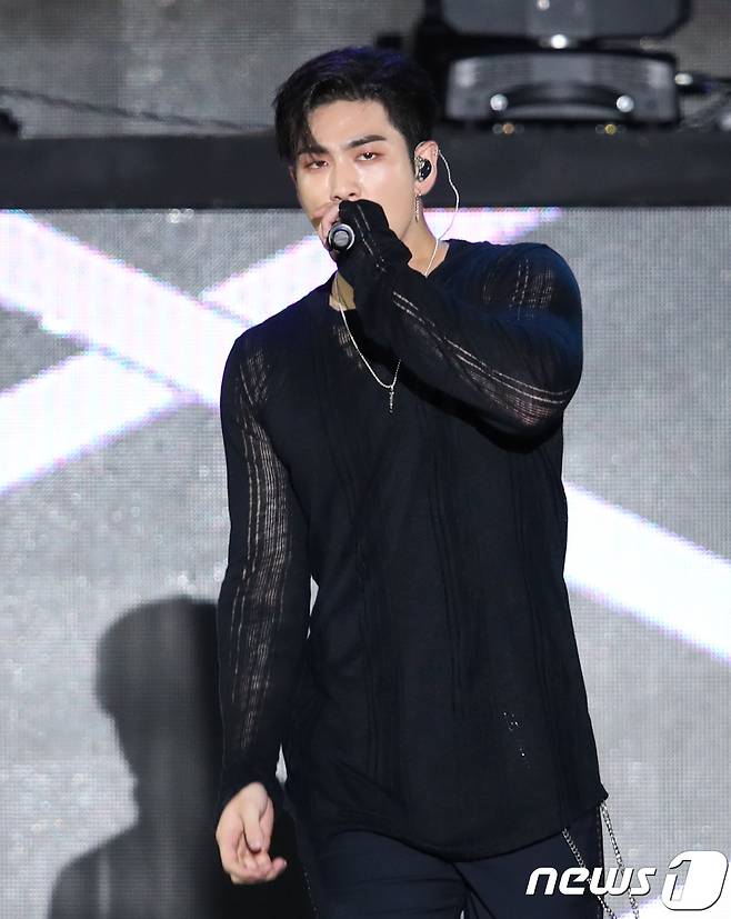 뉴이스트w 백호 섹시산적의 환상 보이스