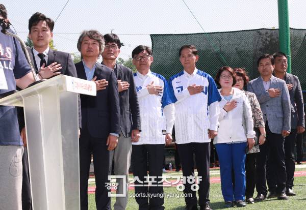 고양시 경향신문 가을야구 개막식 전 국기에 경례 스경포토