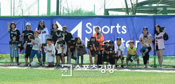 고양시 경향신문 가을야구 참가팀 가족들 스포츠몬스터 입장권 받았어요 스경포토